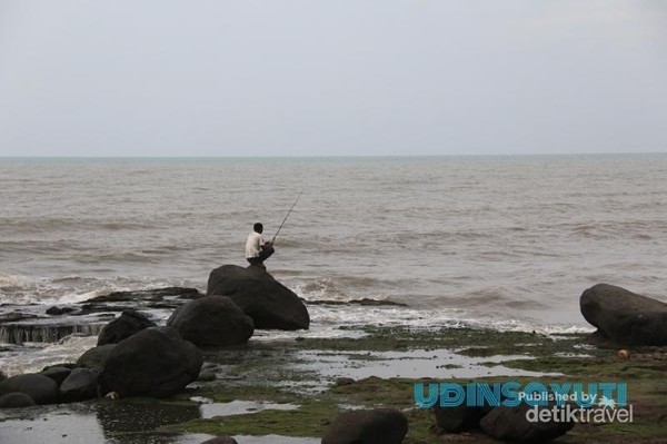 Pantai Ujung Negoro nan Cantik di Batang