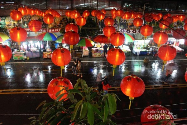 Pasar Gede Solo dan Ribuan Lampion Cantik