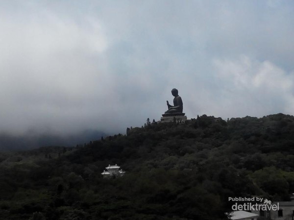 Penampakan Patung Buddha Terbesar di Hong Kong