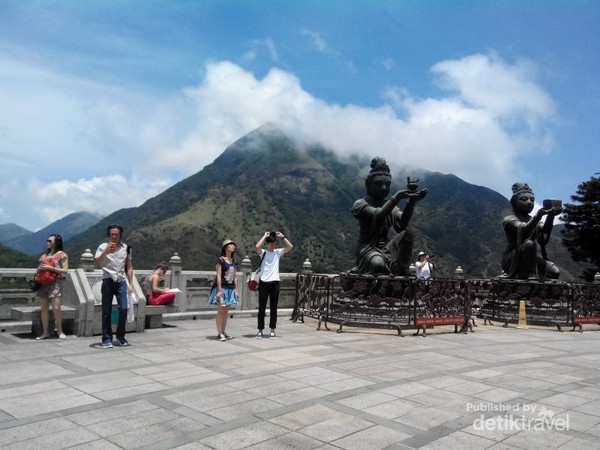 Penampakan Patung Buddha Terbesar di Hong Kong