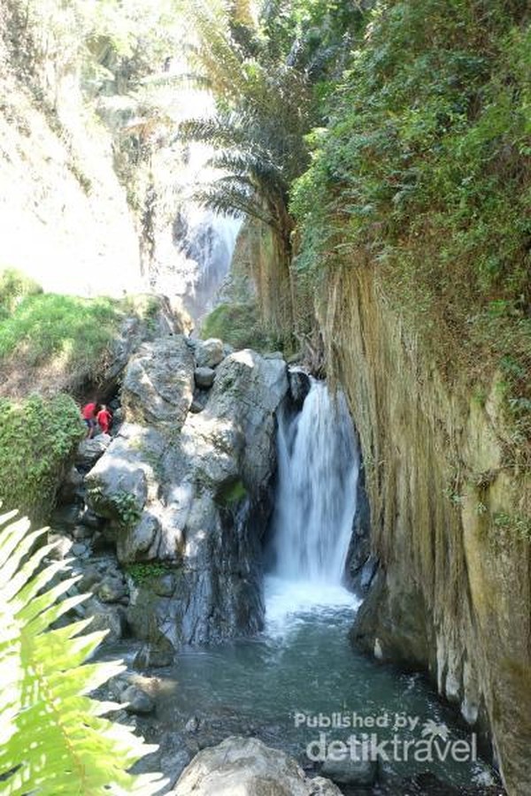 Pesona Air Terjun Wera di Sulawesi Tengah