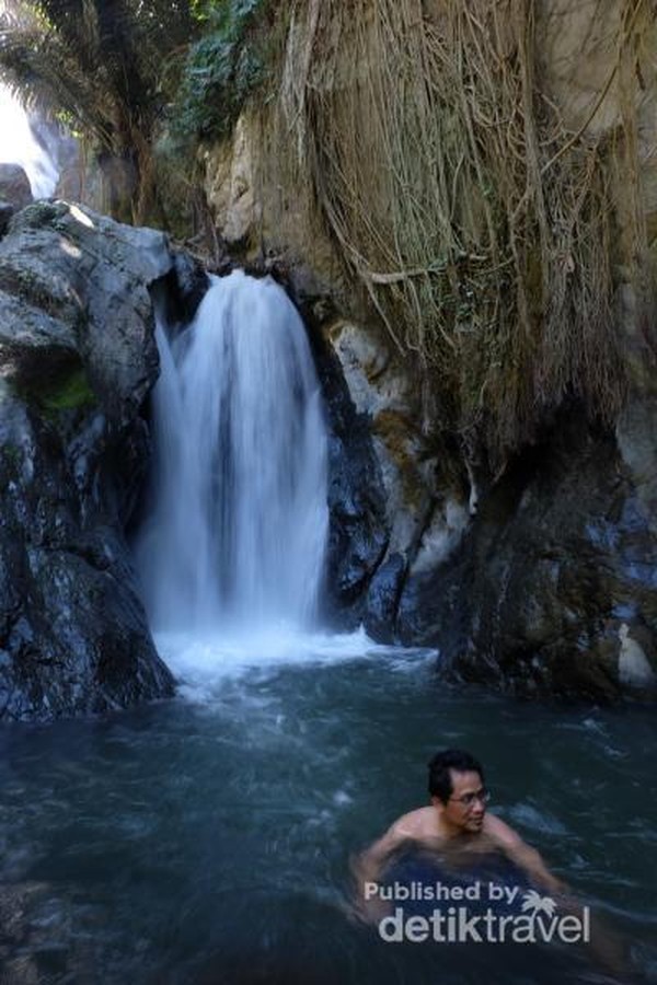 Pesona Air Terjun Wera di Sulawesi Tengah