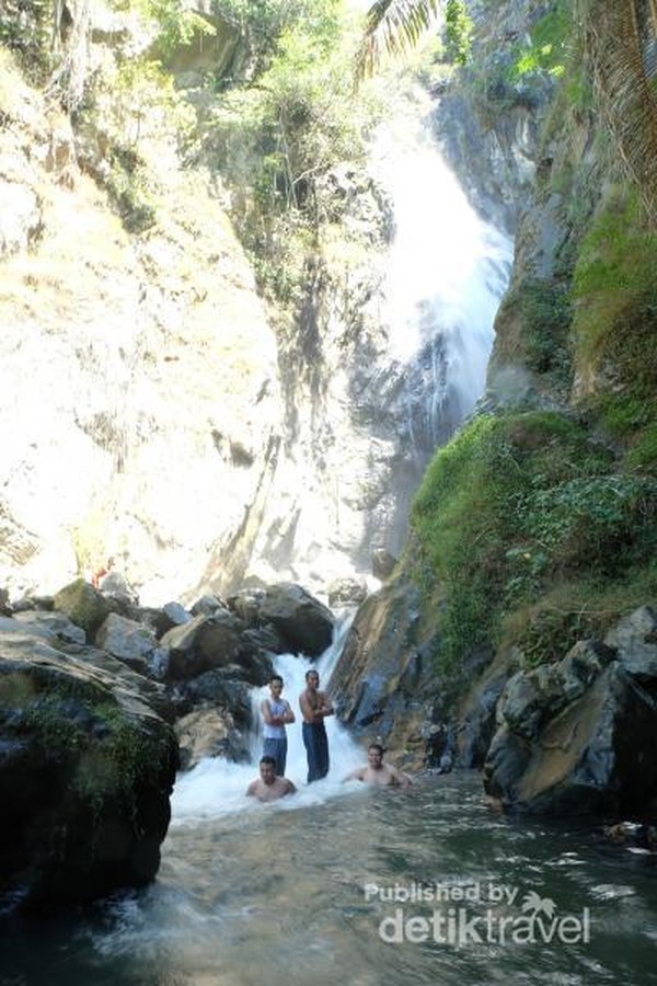 Pesona Air Terjun Wera di Sulawesi Tengah