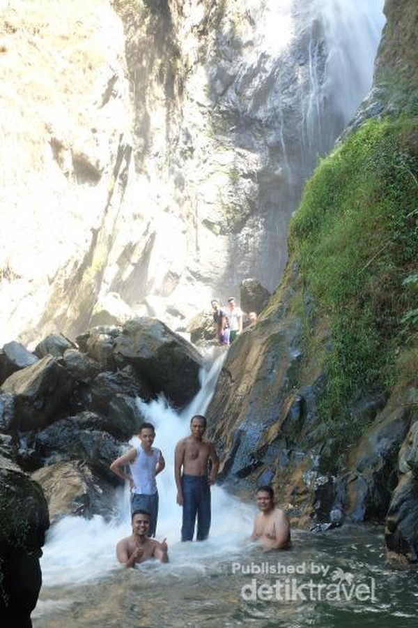Pesona Air Terjun Wera di Sulawesi Tengah