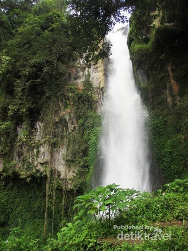 Potret Cantik Air Terjun Sikulikap di Sumut