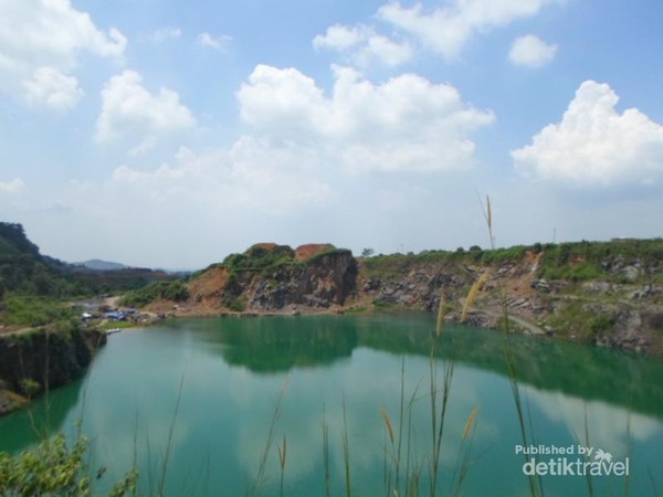 Potret Danau Quarry yang Tengah Naik Daun di Bogor