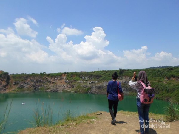 Potret Danau Quarry yang Tengah Naik Daun di Bogor