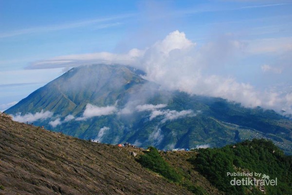 Potret Gunung yang Bikin Kangen Pendakian