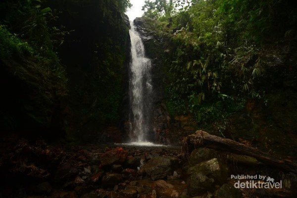 Potret Indah Curug Mandala di Subang