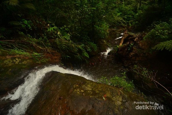 Potret Indah Curug Mandala di Subang