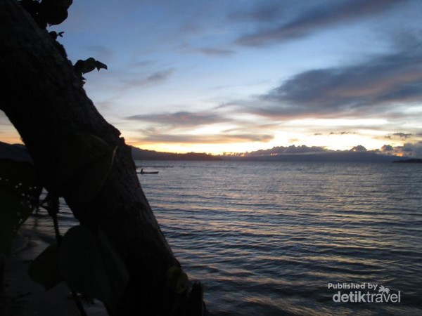 Senja yang Indah di Danau Toba