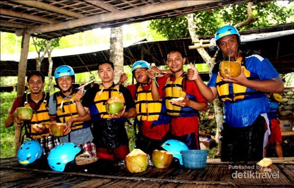 Sensasi Rafting di Sungai Elo Progo yang Seru Abis!