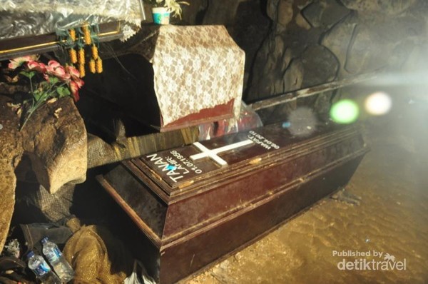 Seperti Ini Pemakaman Keluarga Bangsawan di Toraja