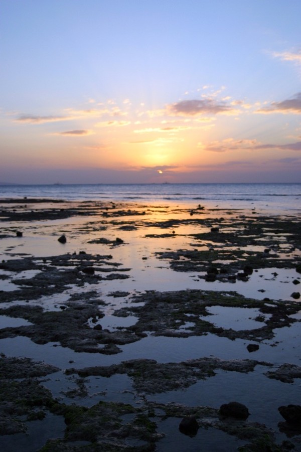 Seperti Inilah Cantiknya Sunset di Pantai Kupang