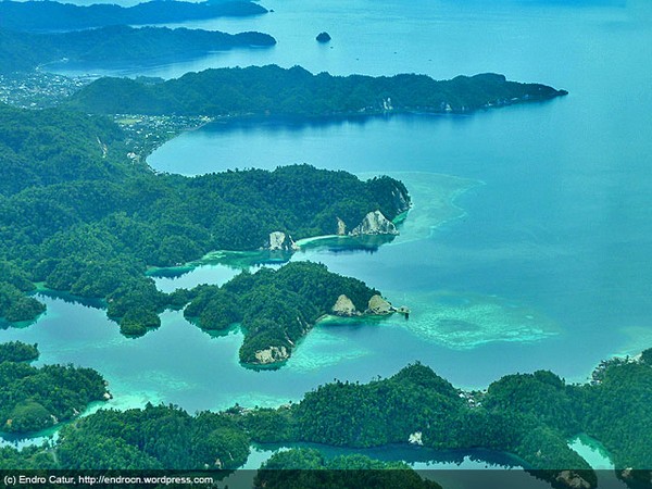 Serui dan Yapen: Kota dan Pulau Dinamis di Ujung Timur Laut Indonesia