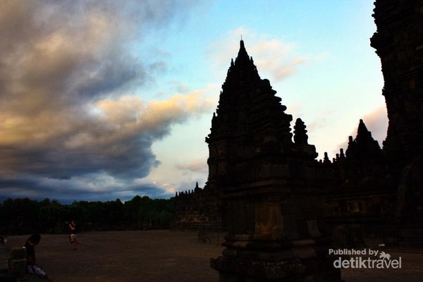 Siluet Sunset Candi Prambanan, Cantiknya...