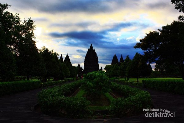 Siluet Sunset Candi Prambanan, Cantiknya...