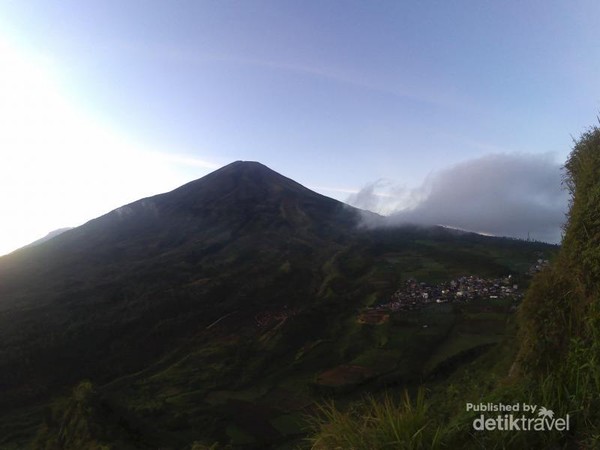 Sunrise Alternatif Tapi Tetap Sangat Cantik dari Bukit Sikendil