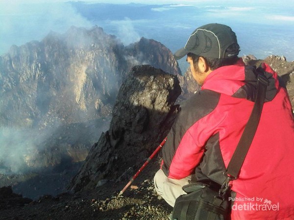 Tak Bisa Berkata-kata di Atas Gunung Merapi