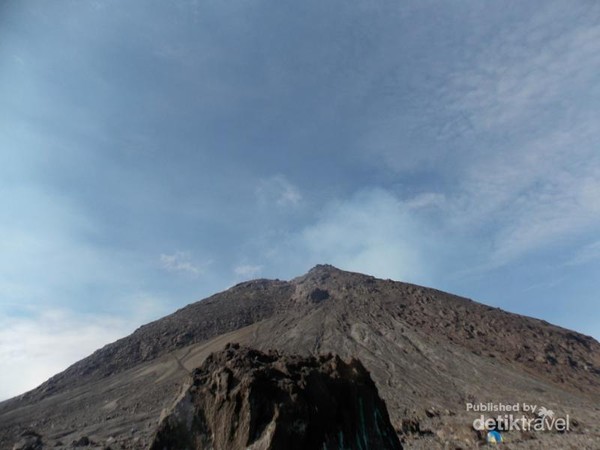 Tak Bisa Berkata-kata di Atas Gunung Merapi