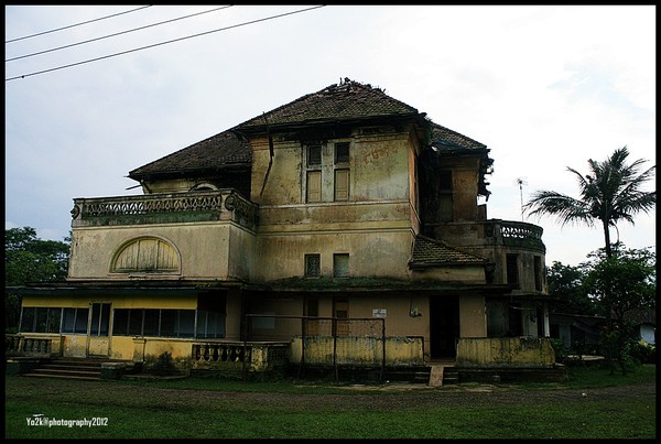 Terbawa ke Masa Lalu di Gedung Kuning, Semarang