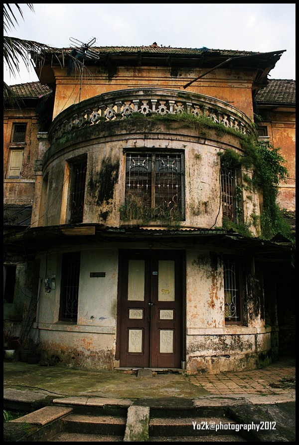 Terbawa ke Masa Lalu di Gedung Kuning, Semarang