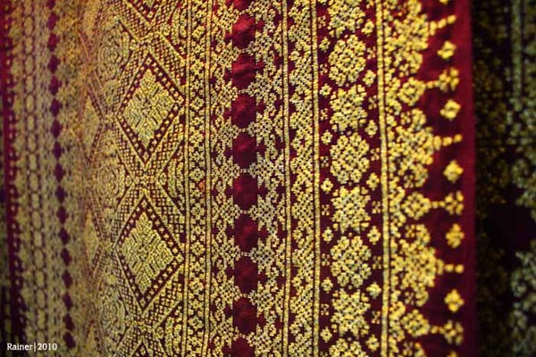 Tradisi Songket yang Mendunia