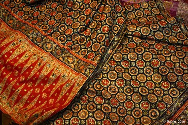 Tradisi Songket yang Mendunia