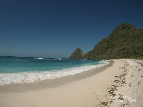 Tropical, Pantai Cantik di Sumbawa Barat