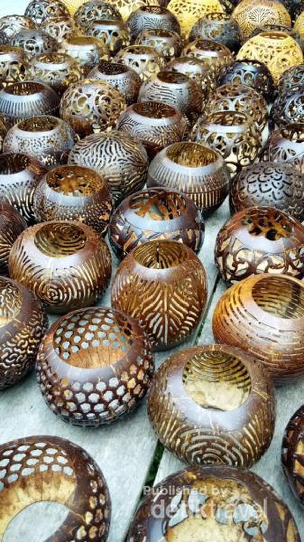 Unik! Candi di Bali Ini Menempel ke Tebing Batu