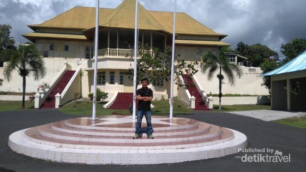 Wisata Sejarah ke Istana Kesultanan Ternate
