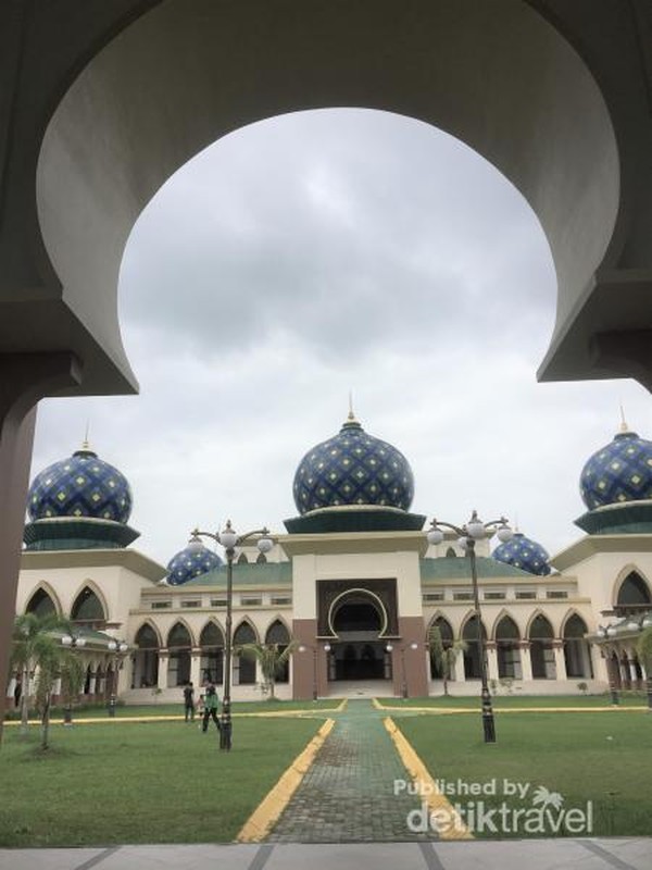 Akhir Pekan Saat Ramadan, Wisata Religi ke Masjid Megah di Siak