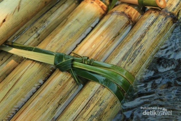 Arung Jeram Bambu di Pedalaman Kalimantan