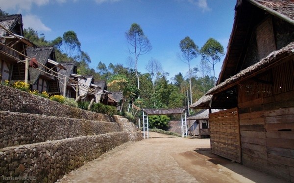 Desa Adat Ciptagelar, Mesin Waktu Menuju Sunda Kuno