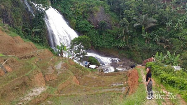Ekstrem! Begini Serunya Canyoning di Curug Cikondang
