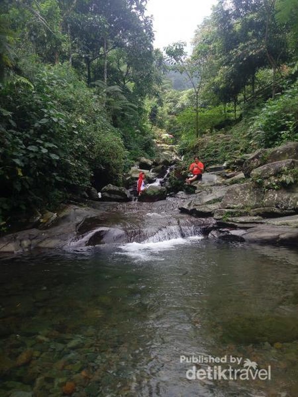 Mencari Kesejukan di Curug Daun, Bogor