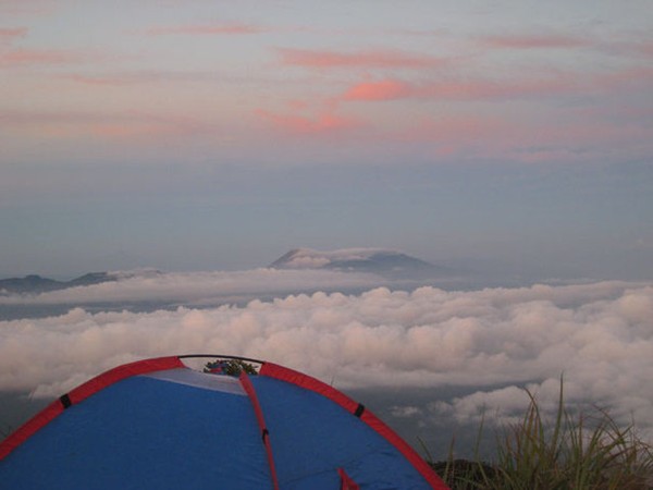 Mendaki Klabat, Gunung Tertinggi di Sulawesi Utara