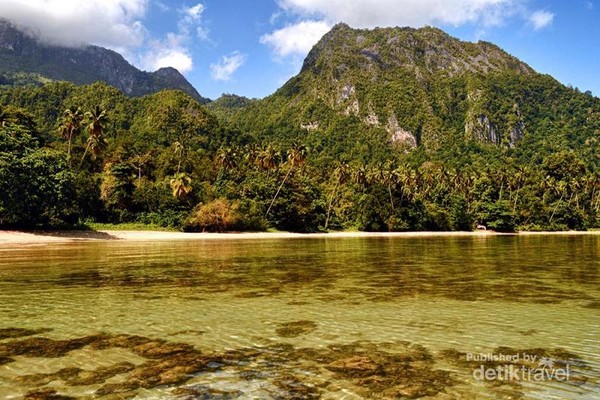 Pantai Air Belanda, Perawan Indah dari Pulau Seram Utara