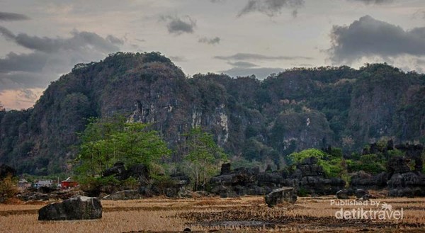 Pegunungan Karst Spektakuler dari Sulawesi