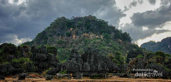 Pegunungan Karst Spektakuler dari Sulawesi