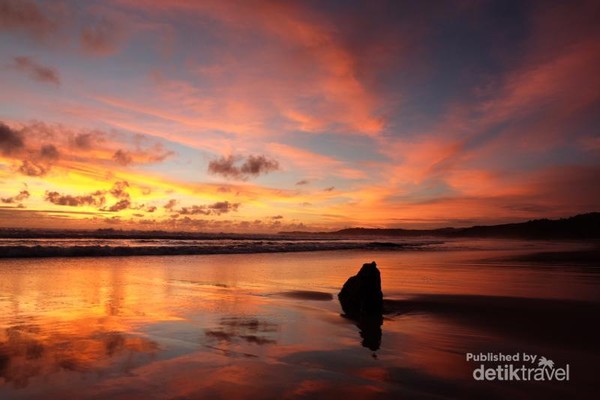 Potret Sunset Terindah dari Resort Terbaik Dunia 2016