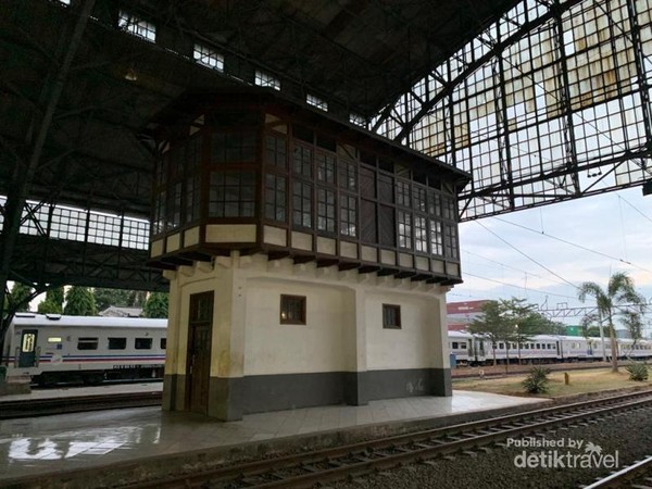 Stasiun Tanjung Priuk yang Terjaga Keasliannya