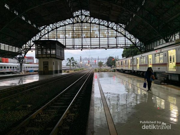 Stasiun Tanjung Priuk yang Terjaga Keasliannya