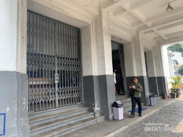 Stasiun Tanjung Priuk yang Terjaga Keasliannya