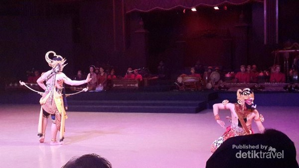 Syahdunya Sendratari Ramayana Berlatar Candi Prambanan