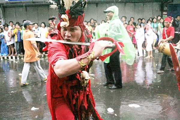 Tapikong dan Keindahan Manado