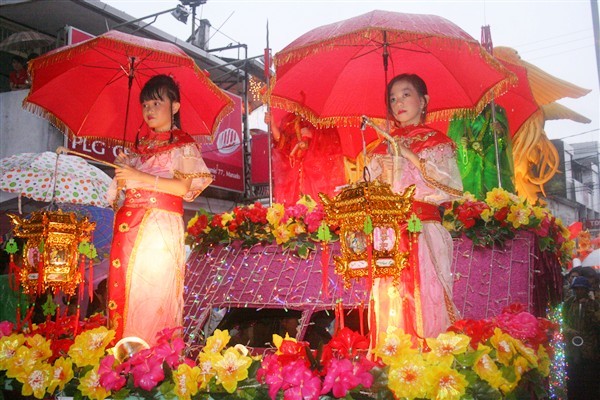 Tapikong dan Keindahan Manado