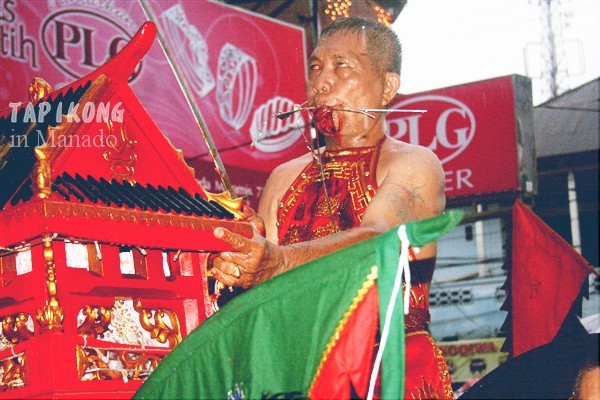 Tapikong dan Keindahan Manado