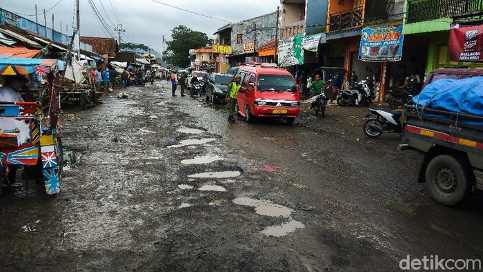4 Tahun Tak Ada Perbaikan, Jalan Selatan Bandung Barat Rusak Parah 4 Tahun Tak Ada Perbaikan, Jalan Selatan Bandung Barat Rusak Parah