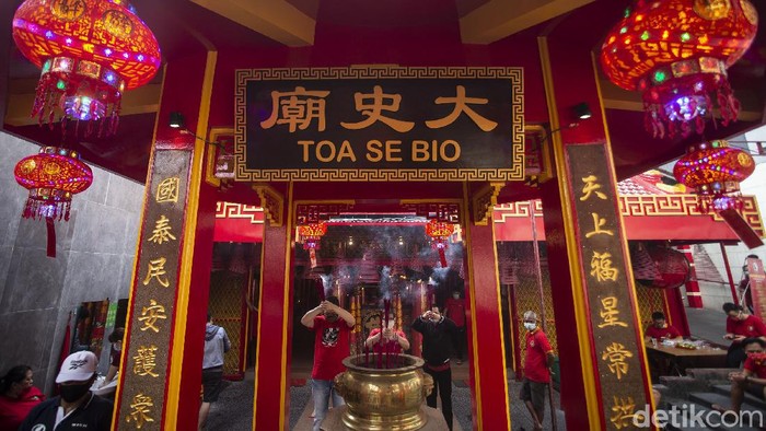 Momen Perayaan Imlek di Wihara Toa Se Bio